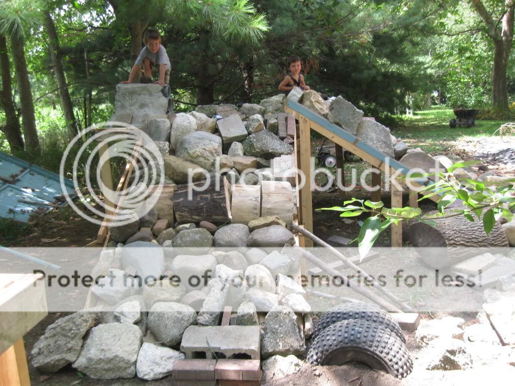 Who has built there own backyard RC Course? | Pirate 4x4